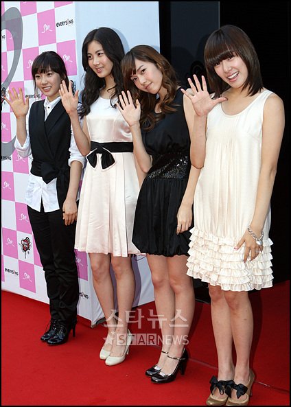 Pictures: Taeyeon, Jessica, Tiffany and Seohyun @ Everysing Noraebang open | SNSD Korean