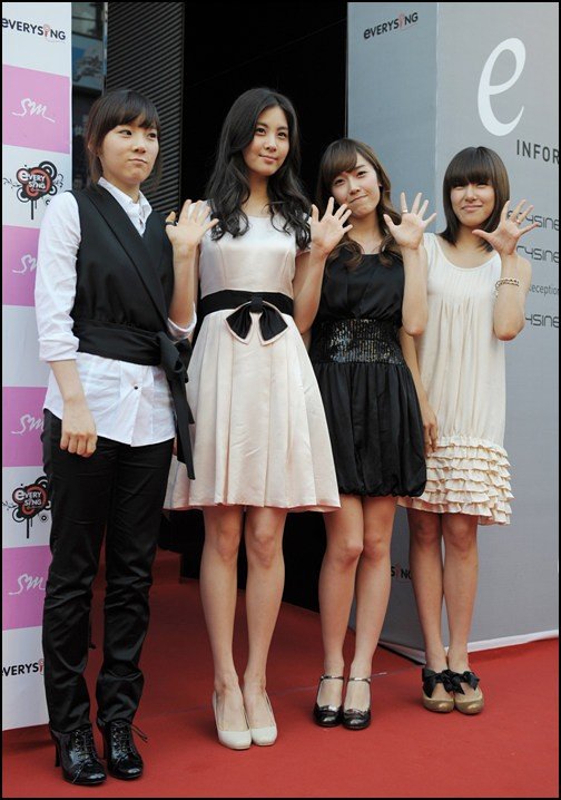 Pictures: Taeyeon, Jessica, Tiffany and Seohyun @ Everysing Noraebang open | SNSD Korean