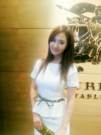 Yuri’s Selcas from Hong Kong | SNSD Korean